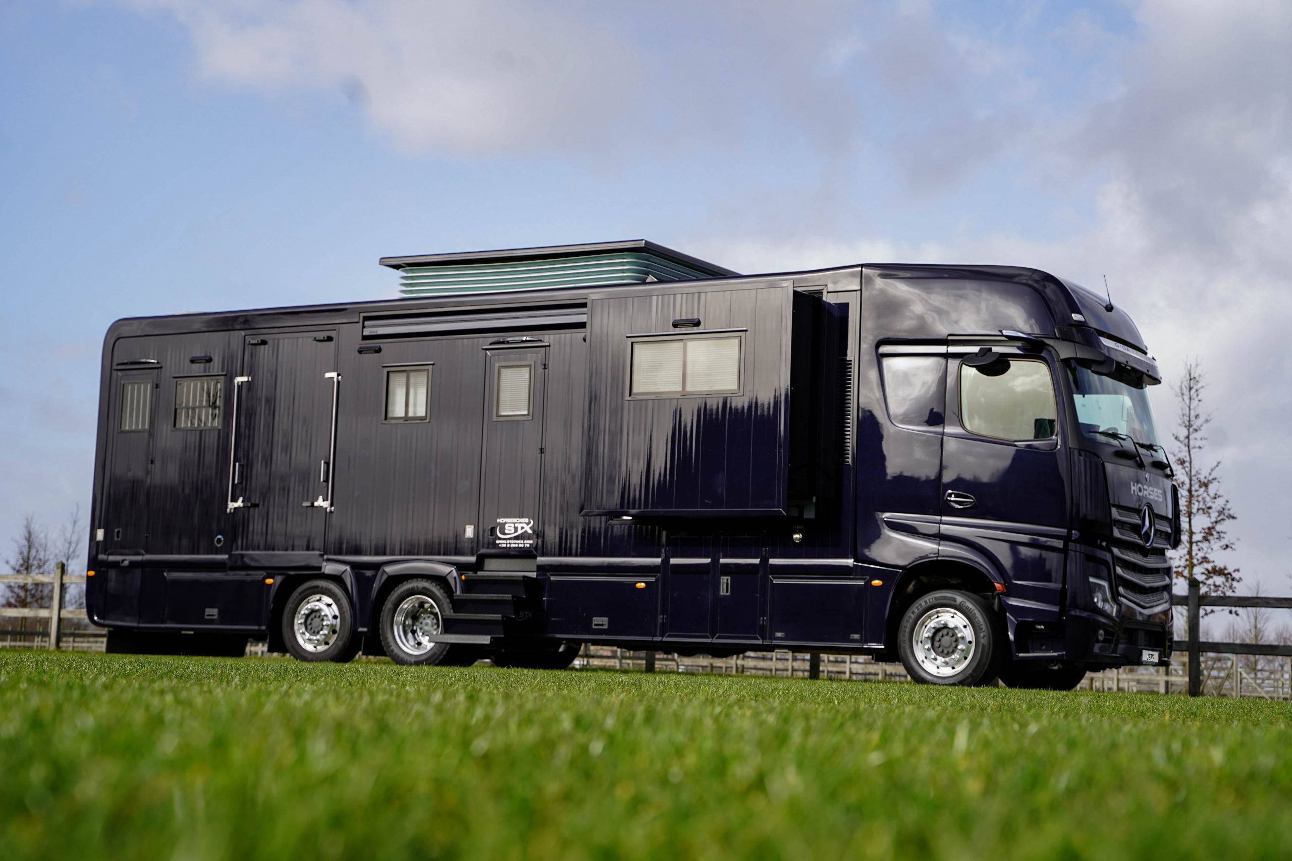 STX DELUXE HORSEBOX Mercedes Actros L 2551 - Stephex Horsetrucks