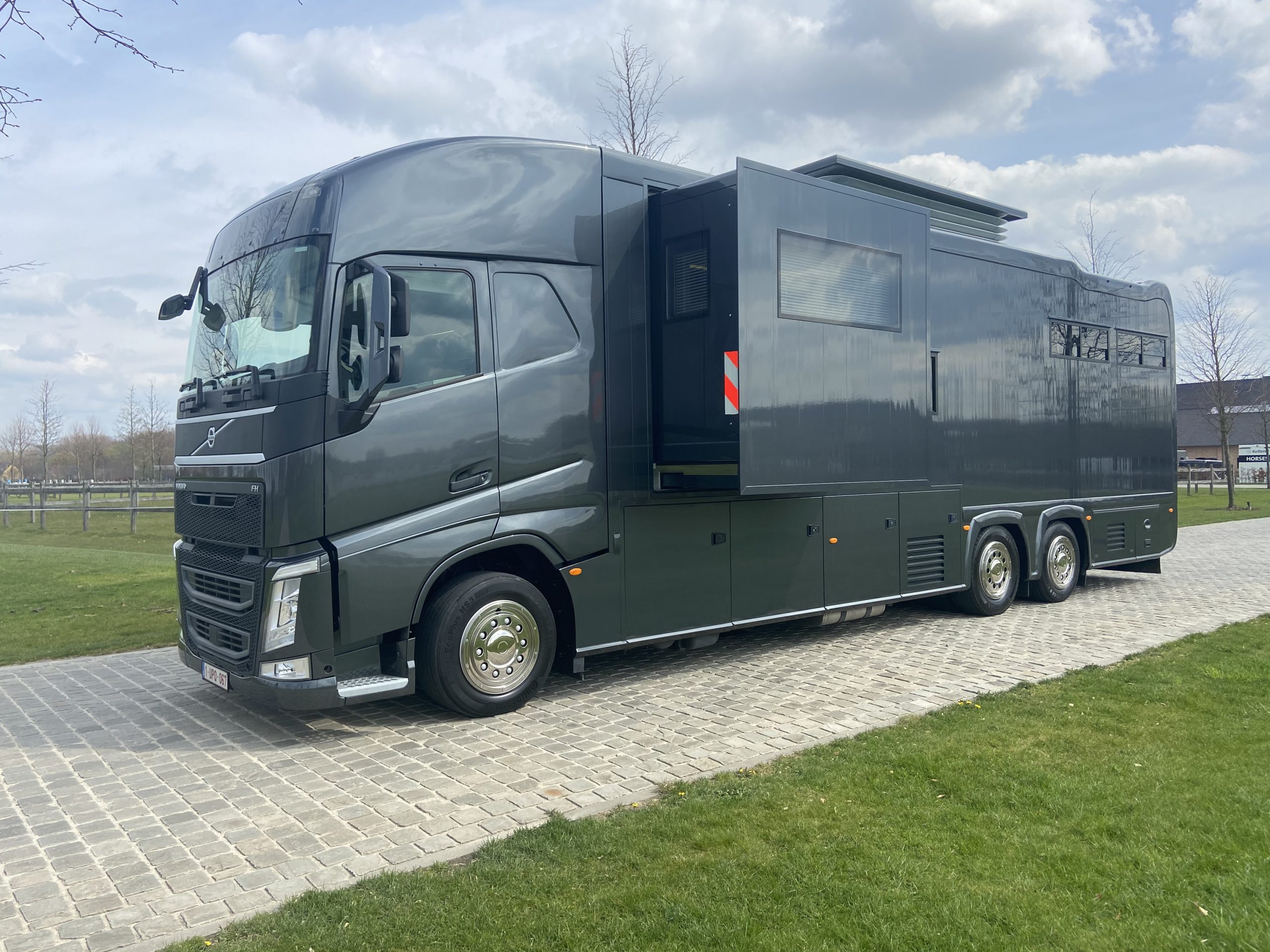 STX DELUXE HORSEBOX Volvo FH 540 6 Horses - Stephex Horsetrucks