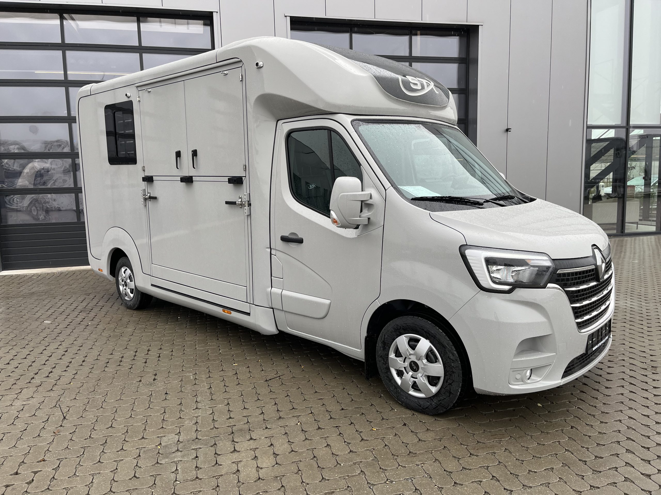 STX 2 HORSES Renault Master 165 - Stephex Horsetrucks