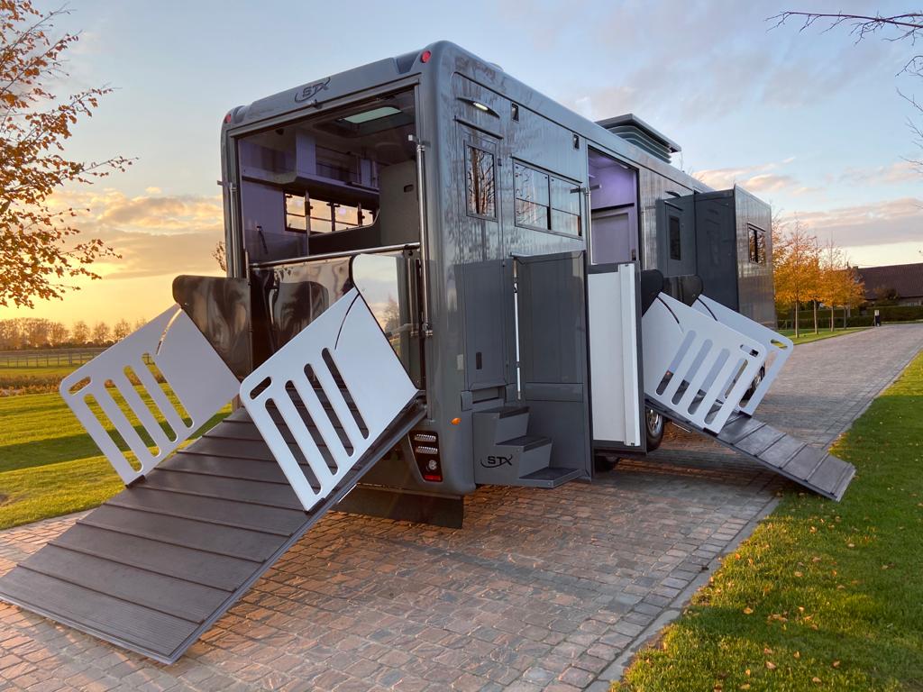 GLENPATRICK HORSEBOXES - Stephex Horsetrucks