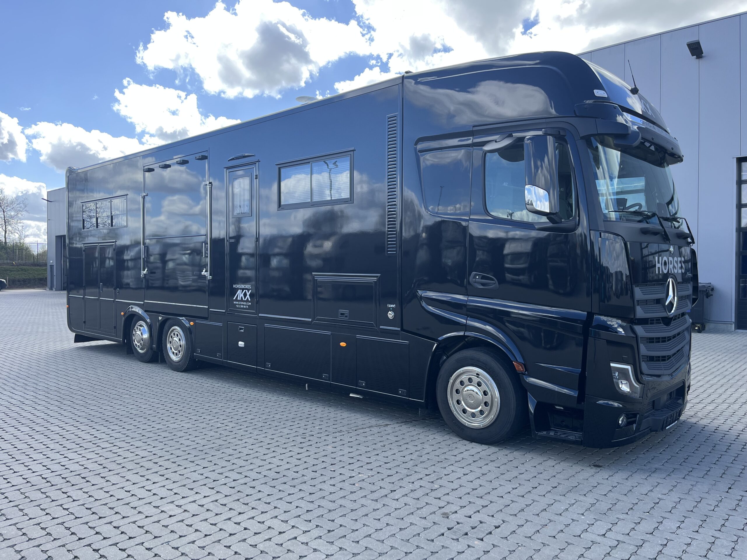 AKX HORSETRUCK Mercedes Actros Gigaspace 510 9 Horses - Stephex Horsetrucks