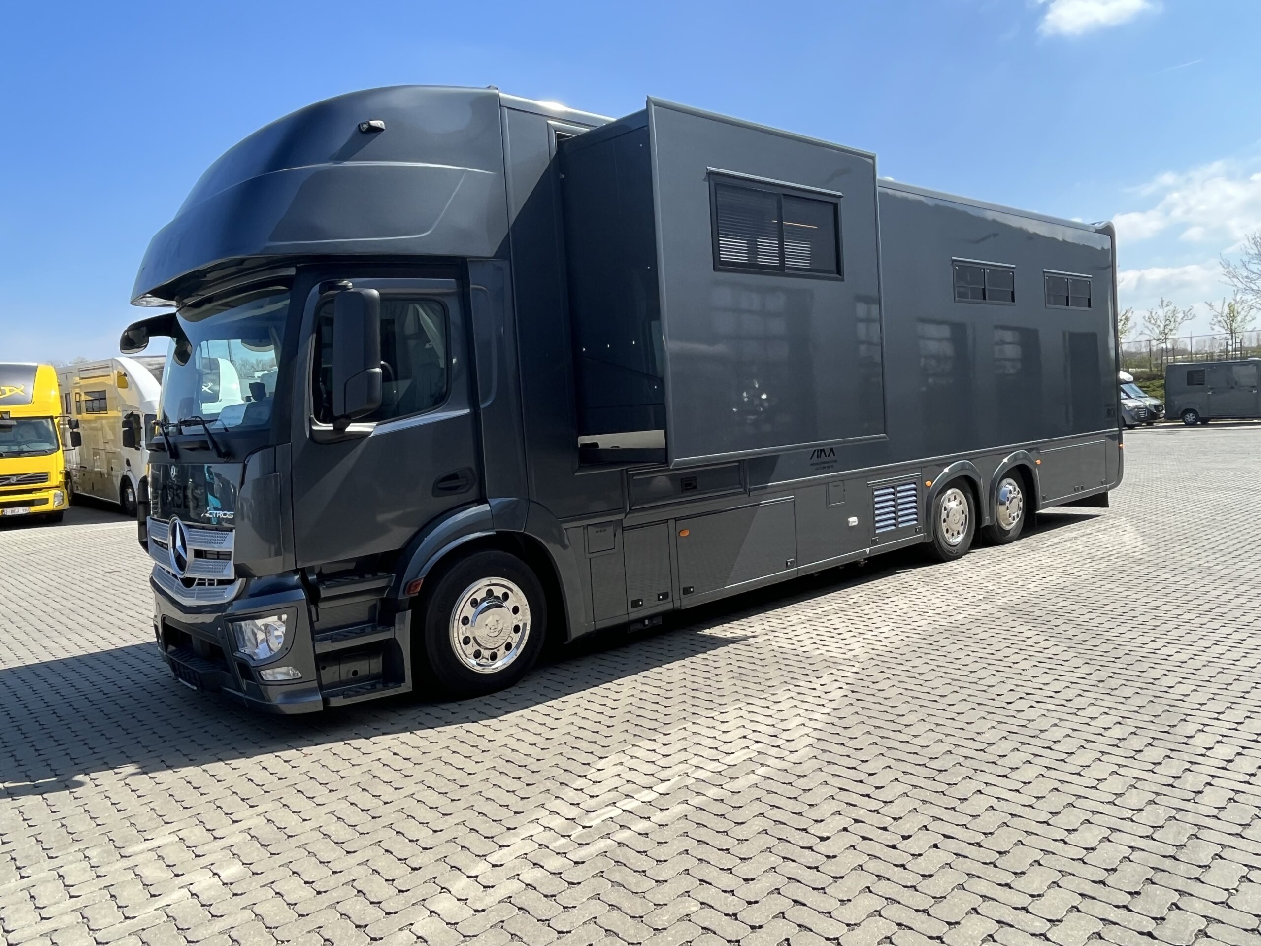 AKX HORSETRUCK Mercedes Actros S 2540 6 Horses - Stephex Horsetrucks