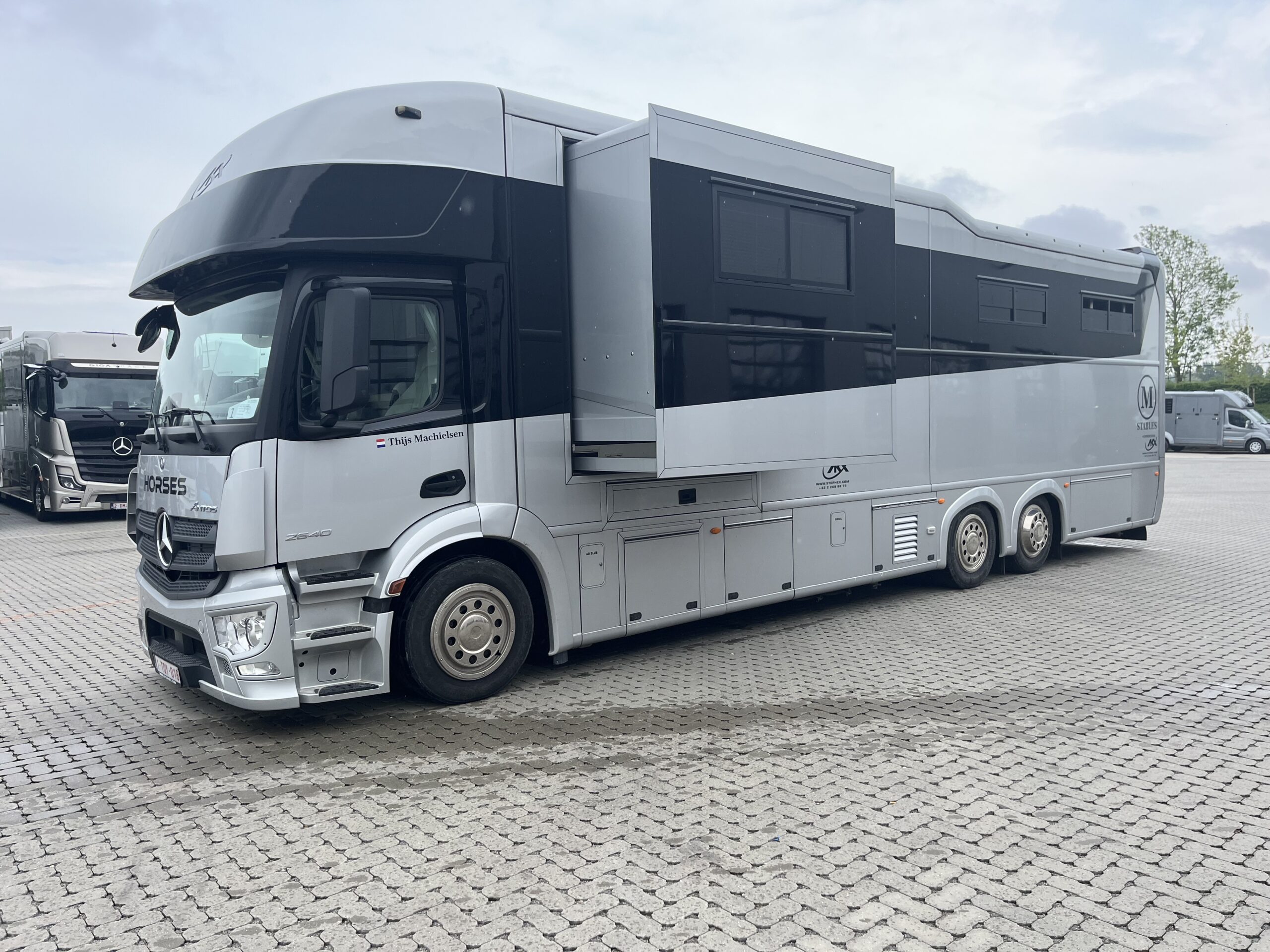 AKX HORSEBOX Mercedes Antos 2540 6 Horses - Stephex Horsetrucks
