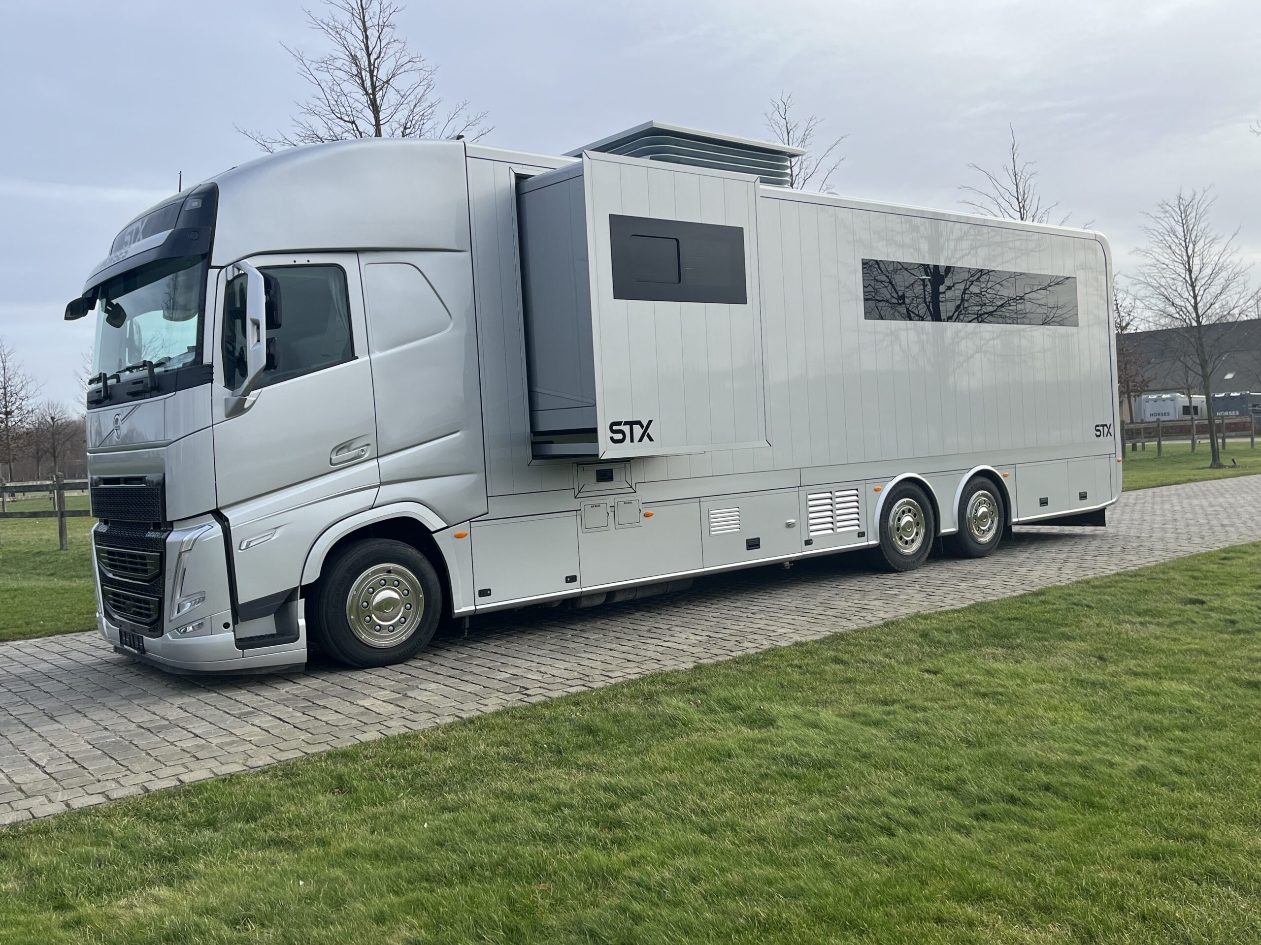STX HORSEBOX VOLVO FH 540 7 Horses - Stephex Horsetrucks