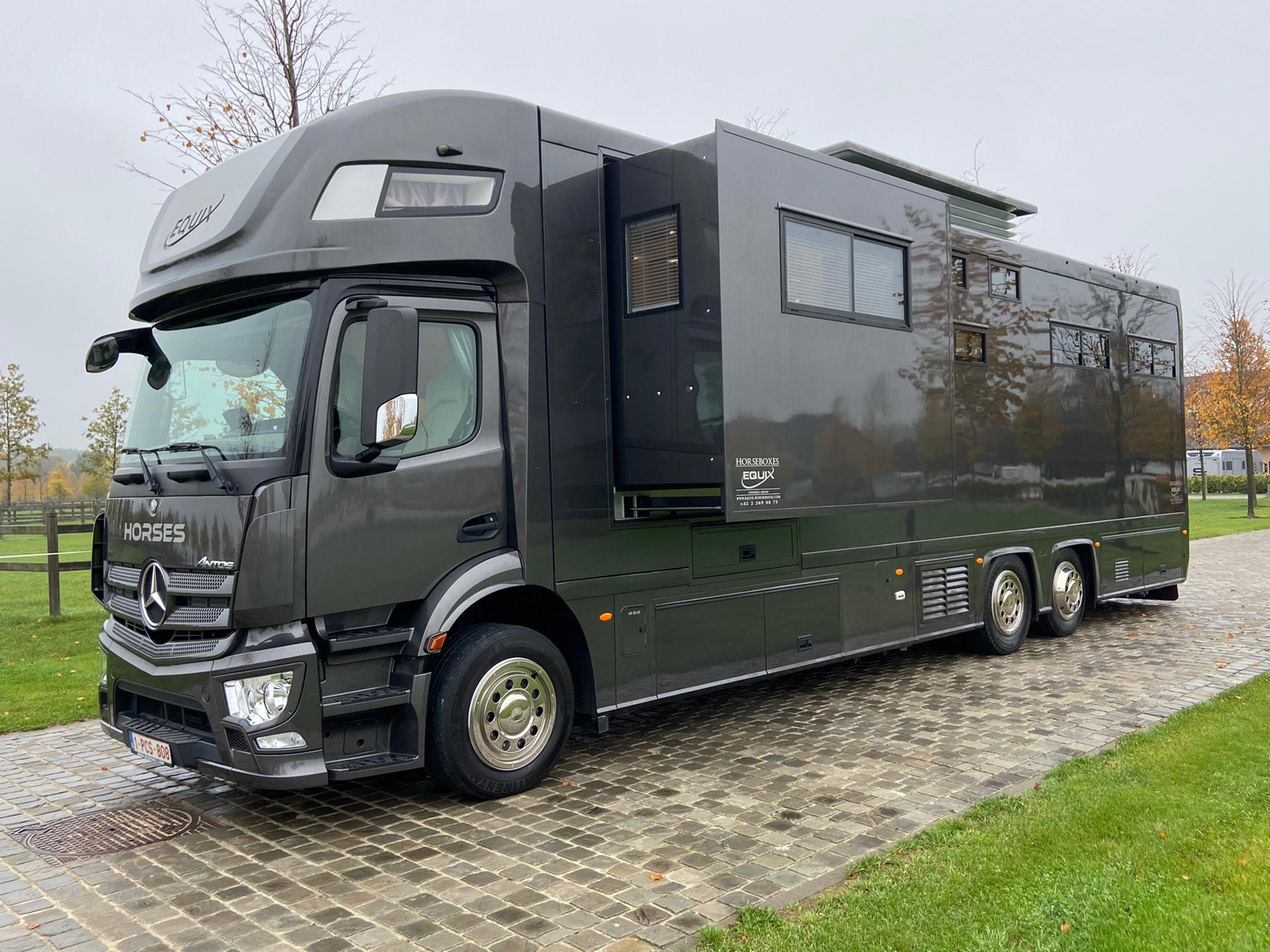 EQUIX HORSEBOX MB Antos 2540 5Horses - Stephex Horsetrucks