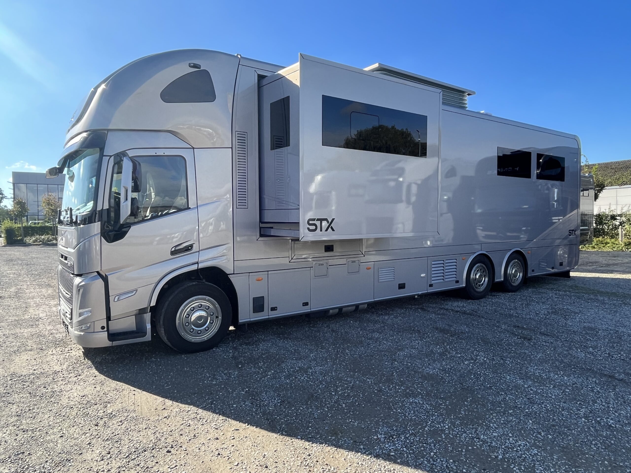 STX HORSEBOX Volvo FM 430 6 Horses - Stephex Horsetrucks