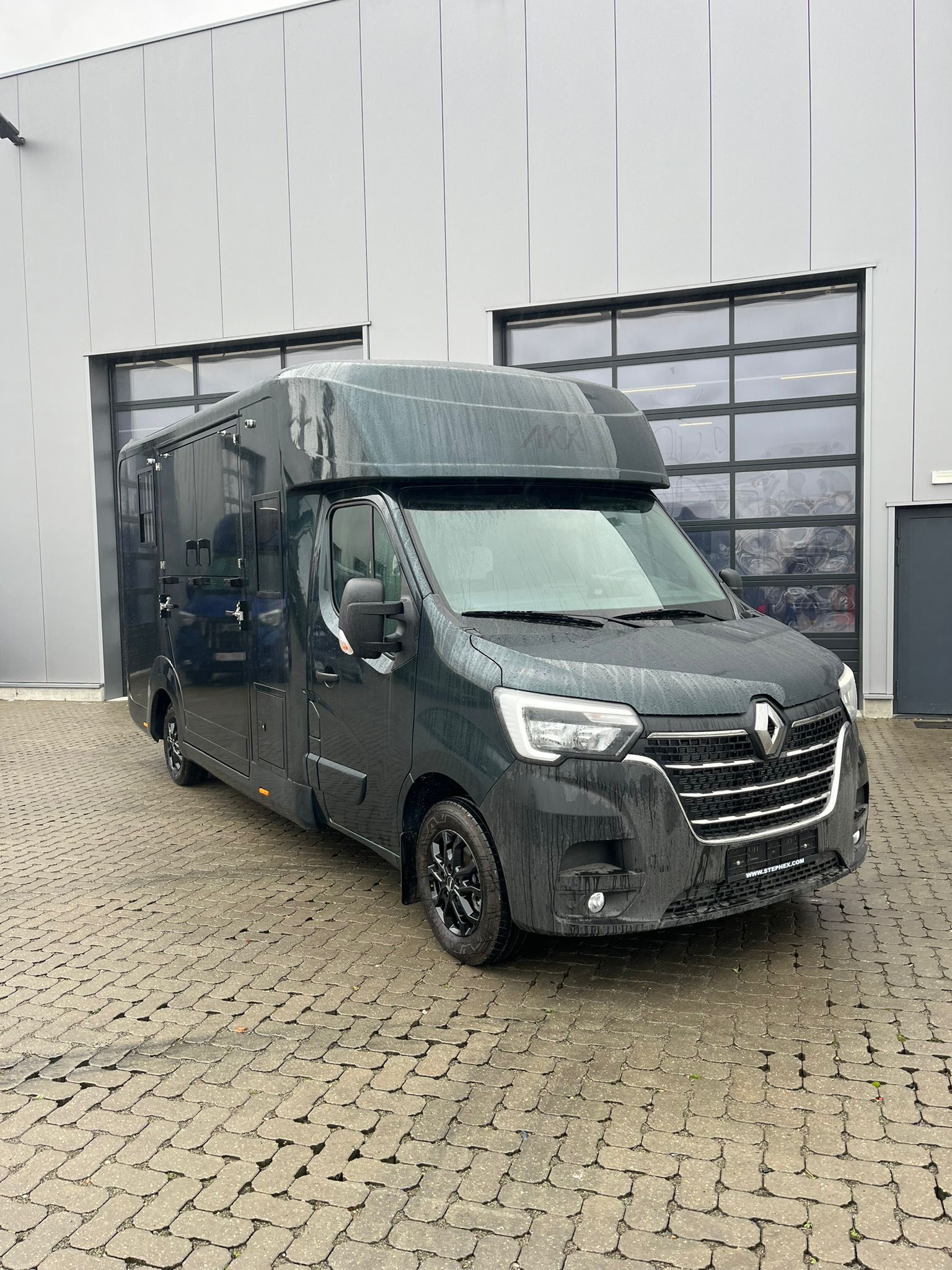 AKX 2 HORSES Renault Master 165 - Stephex Horsetrucks