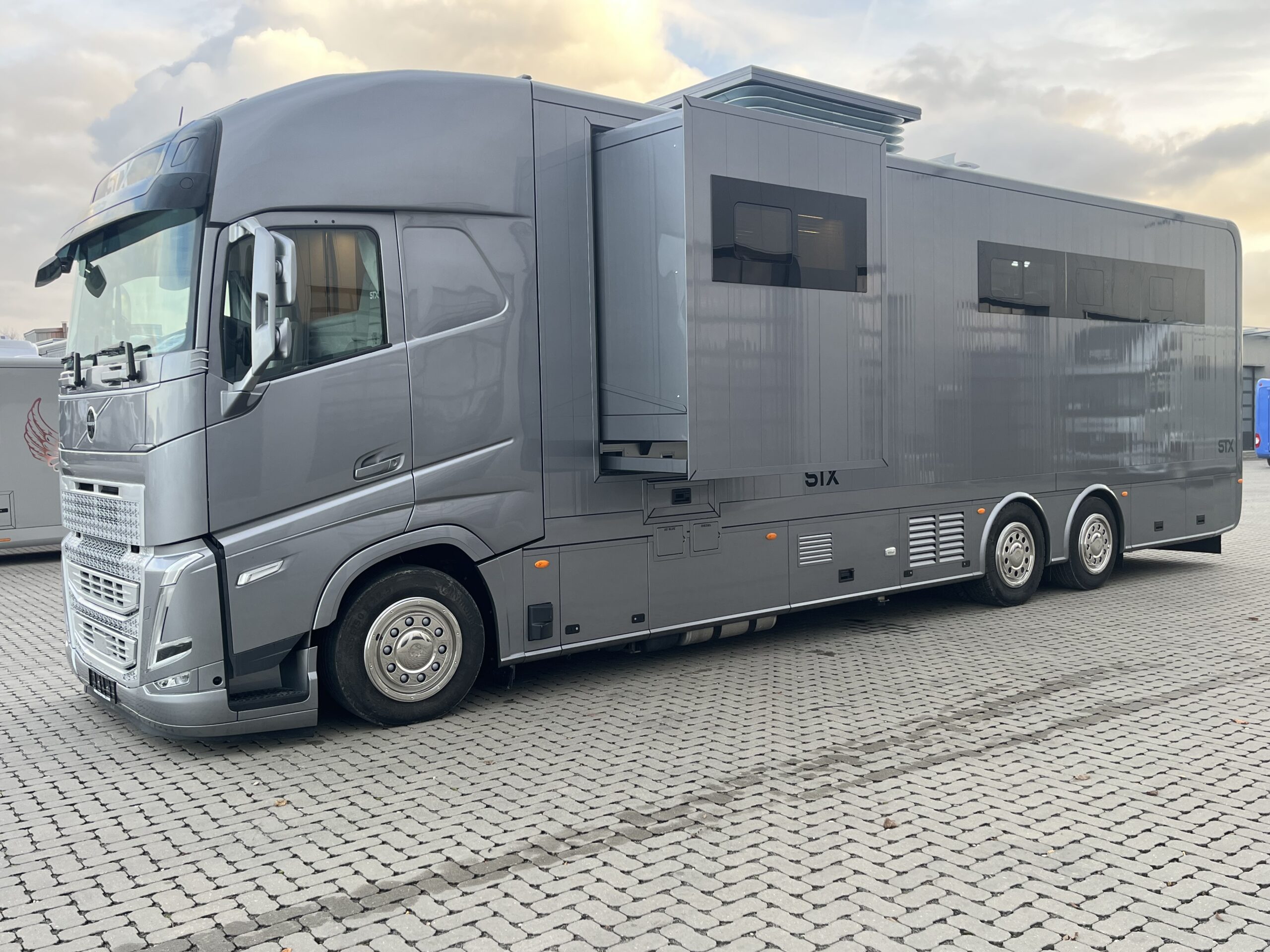 STX HORSEBOX VOLVO FH 540 7 Horses - Stephex Horsetrucks