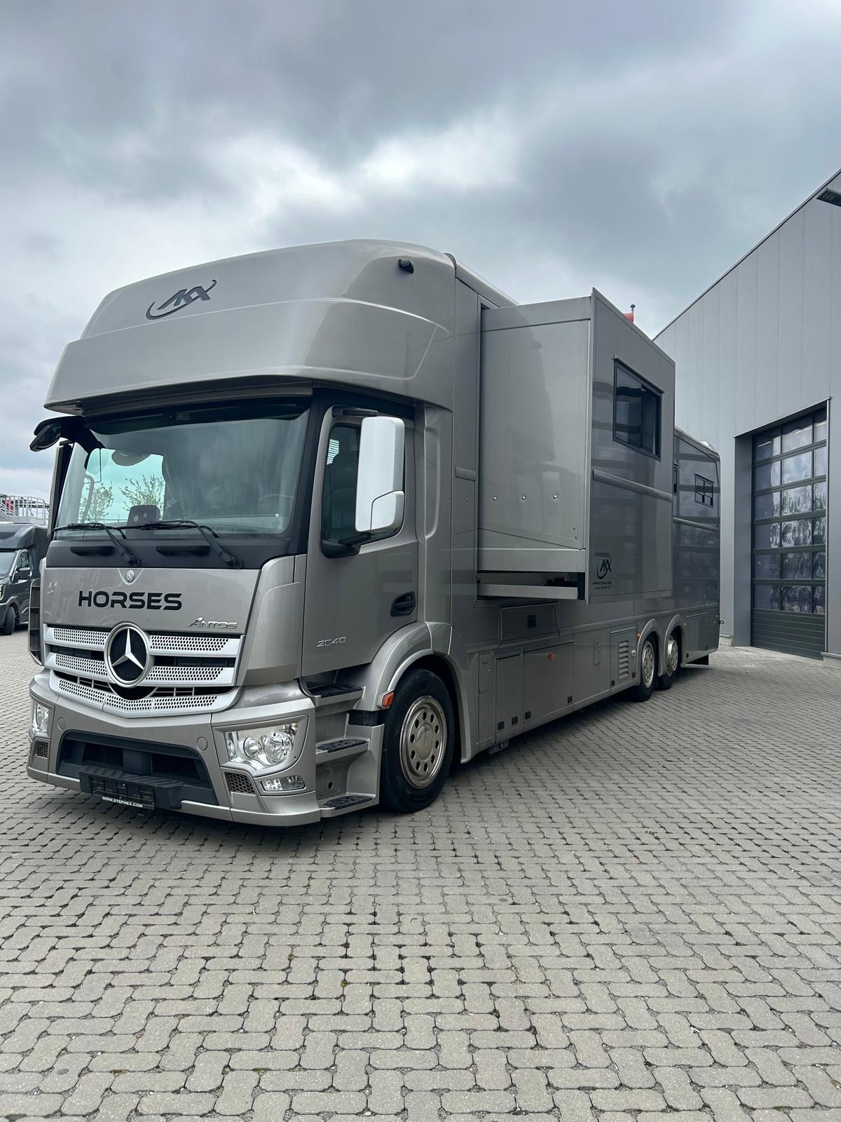 AKX HORSEBOX Mercedes Benz Actros S 2540 6 Horses - Stephex Horsetrucks